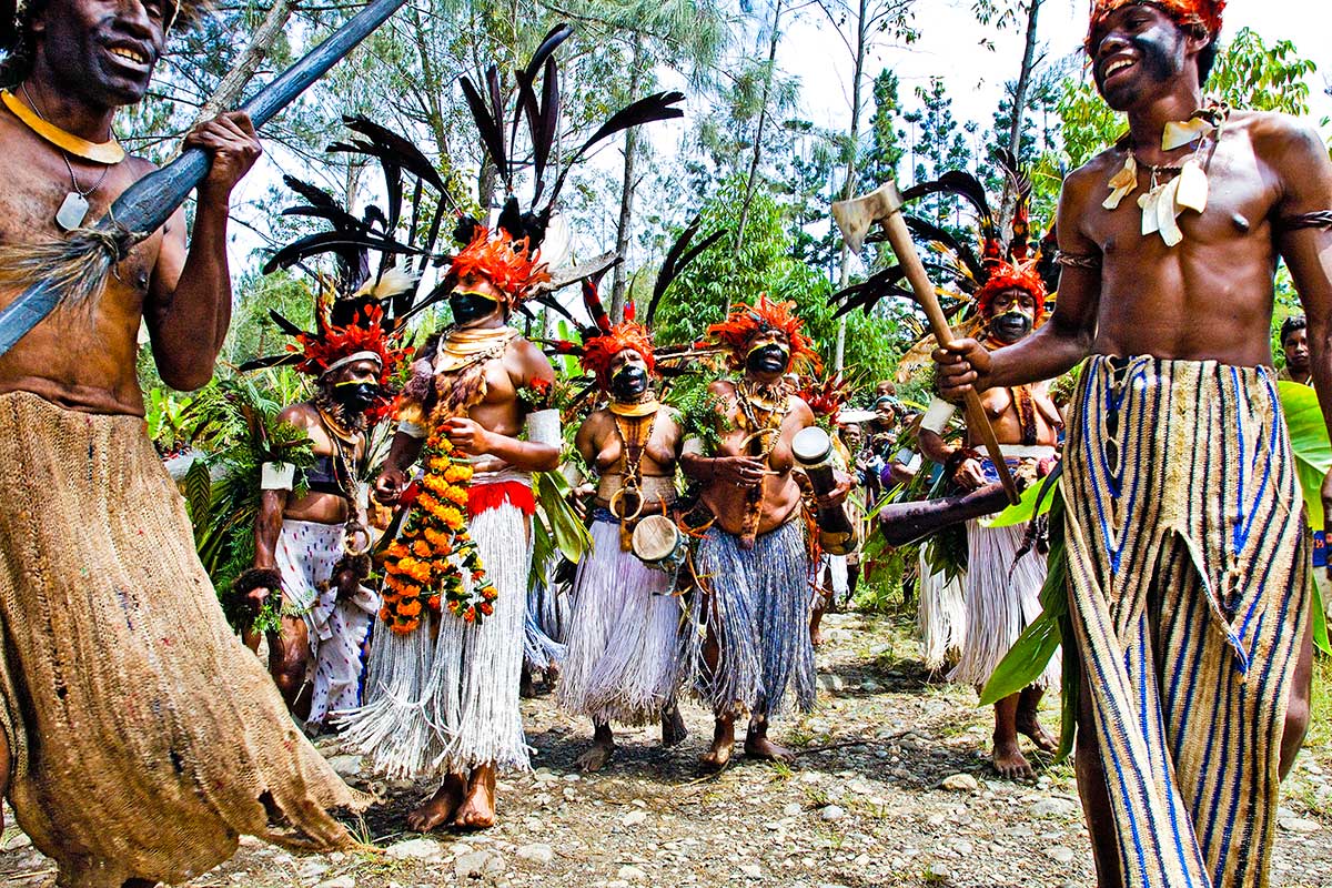 Circuit Dans l'intimite des parures Papoues, Papouasie-Nouvelle Guinee ...